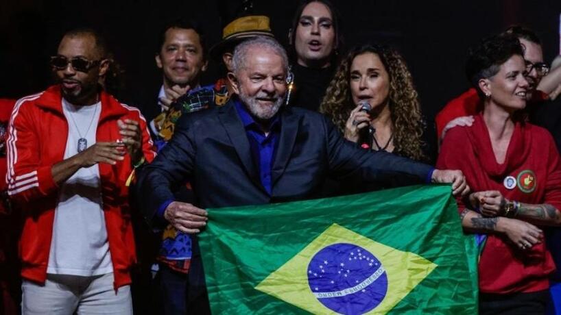 Na TV, Lula aposta na imagem da Bandeira do Brasil e prega contra ...